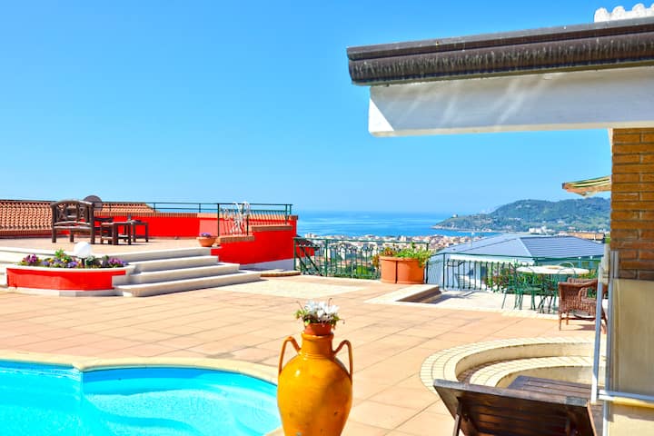 Affittasi Alloggio Con Piscina - Scauri