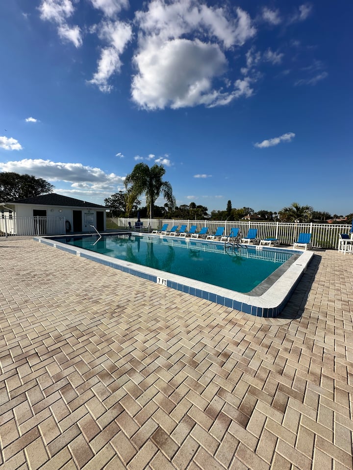 Cozy Space Coast Get Away! - 타이터스빌