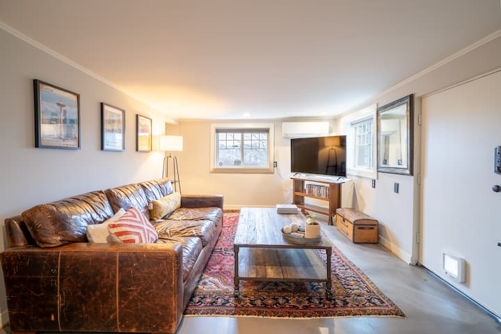 Magnolia Garden Level Suite - Seattle, WA