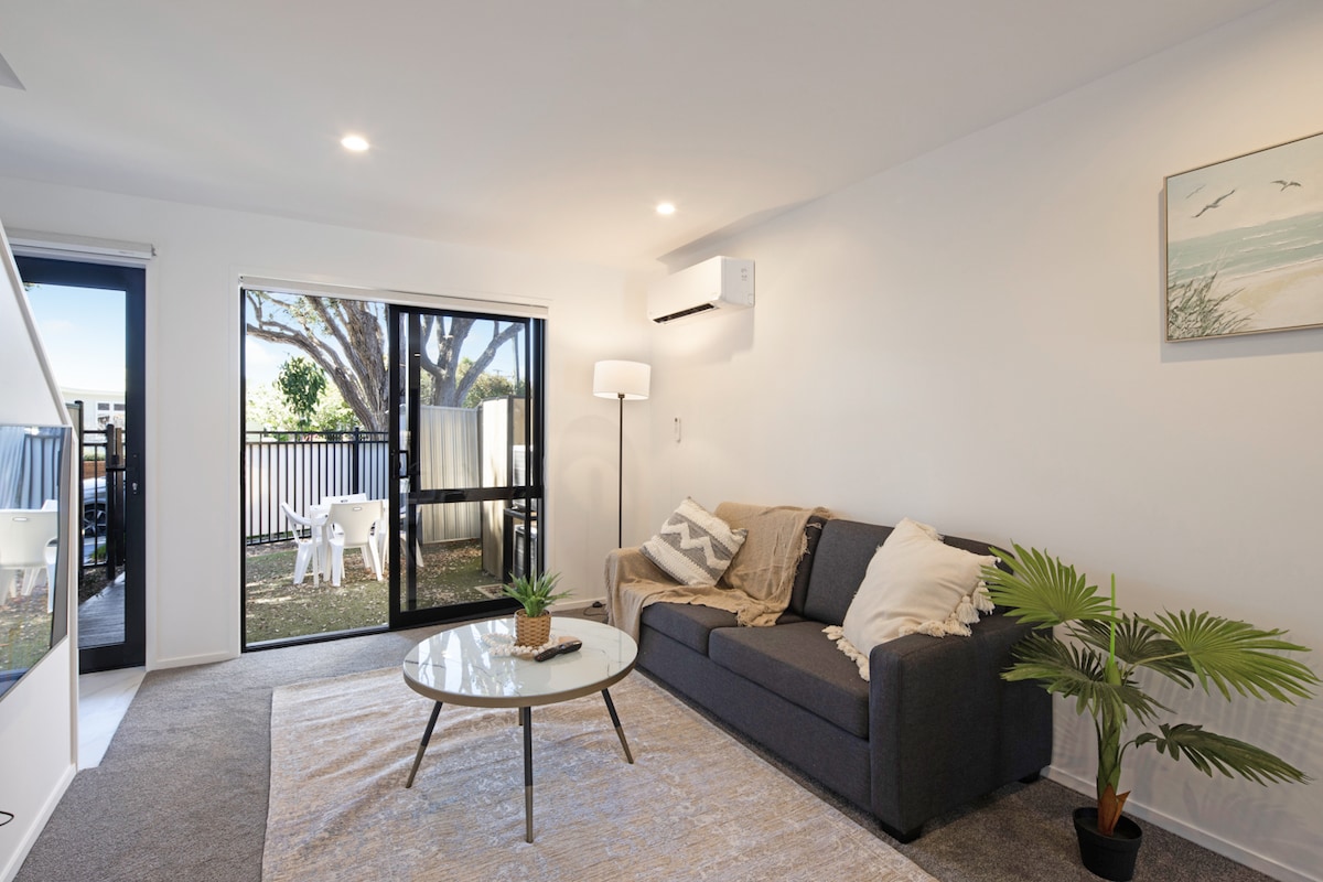 Comfortable 2-Bedroom Home on Ariki Street - Houses for Rent in Lower ...