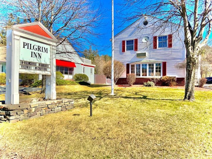 Gateway To The Berkshires! - Lee, MA