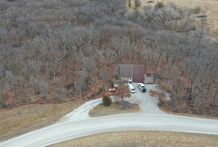 The Hobbit Hut - Leon, IA