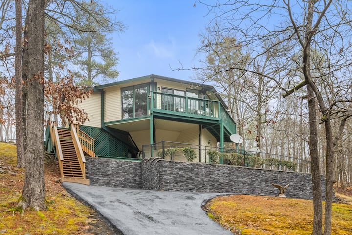 Octagon Hilltop Home Hot Springs - Malvern, AR