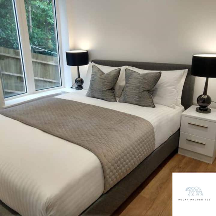 Modern & Bright Flat In A Perfect Location - Aylesbury