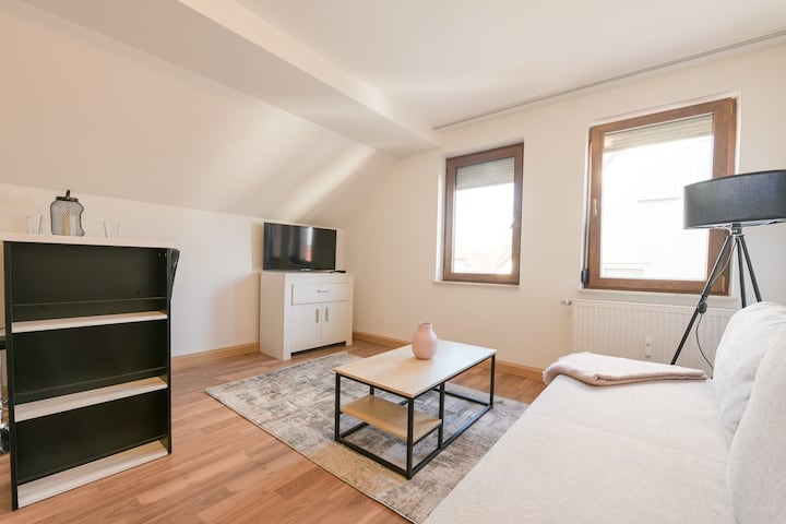 Moderne, Möblierte 2-zi. Wohnung - Heilbronn