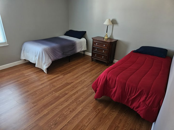 Sharon C - 5 Bedrm - 6 Beds Corporate Housing - Ameristar Casino Resort Spa St. Charles