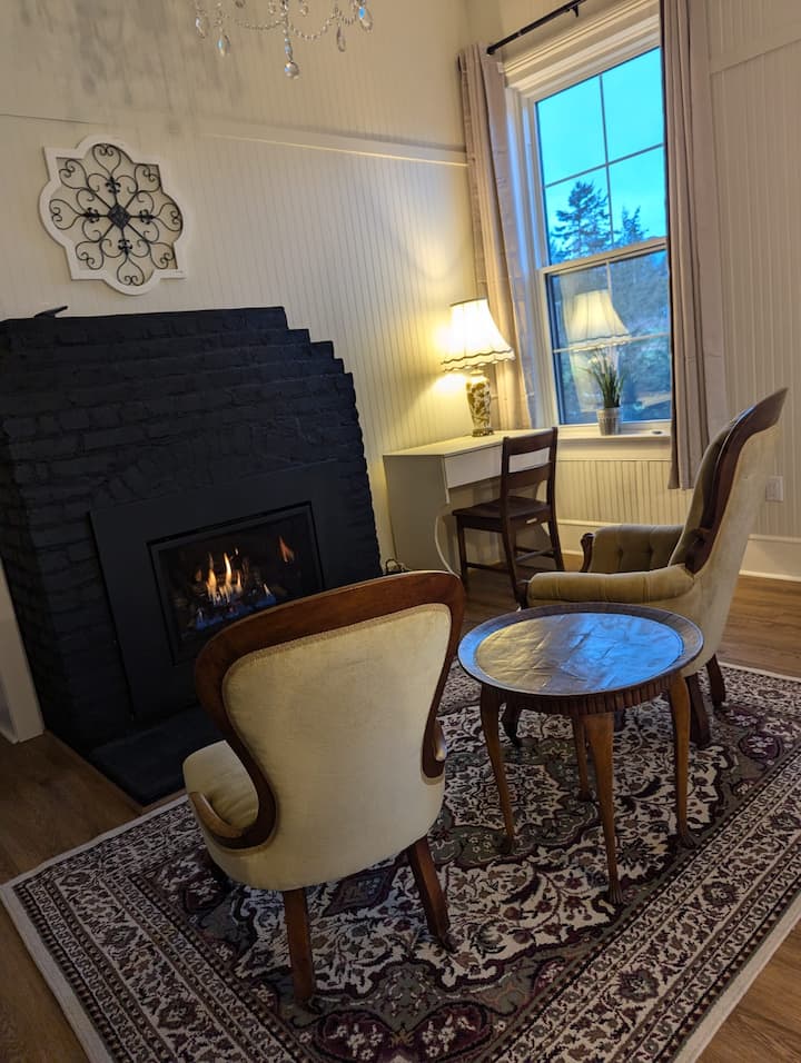 Woodside Farm Country Inn - Sooke