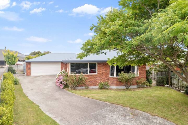 Family Home With Global Flair! - 블렌하임