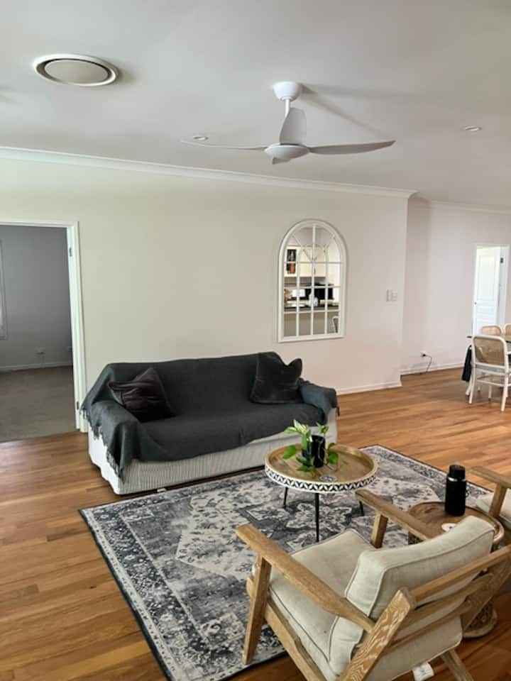 Spacious Family Oasis, N. Lakes - Redcliffe