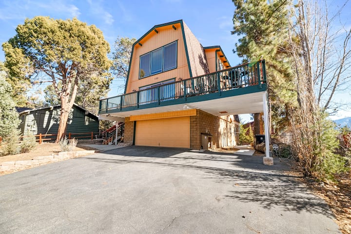 The Cedar Bear Lodge + Jacuzzi + Outdoor Patio/bbq - Big Bear Lake, CA