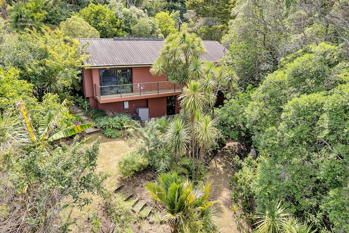 City Retreat. Nestled In The Trees. - Whangārei