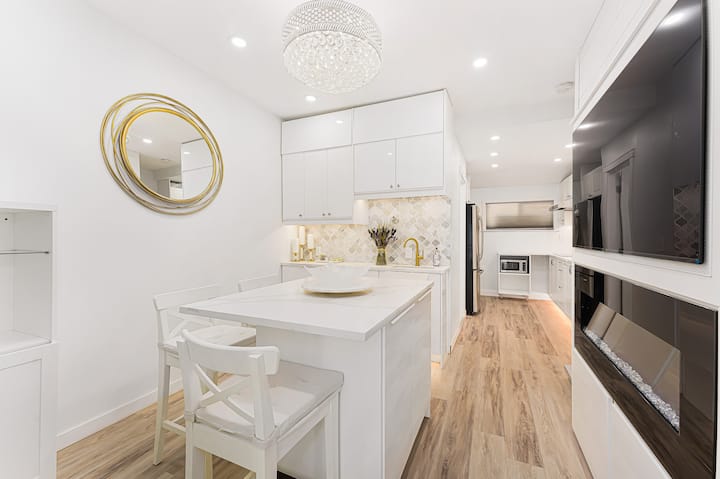 Urban Oasis: Modern 2br By Trendy Commercial Drive - Vancouver
