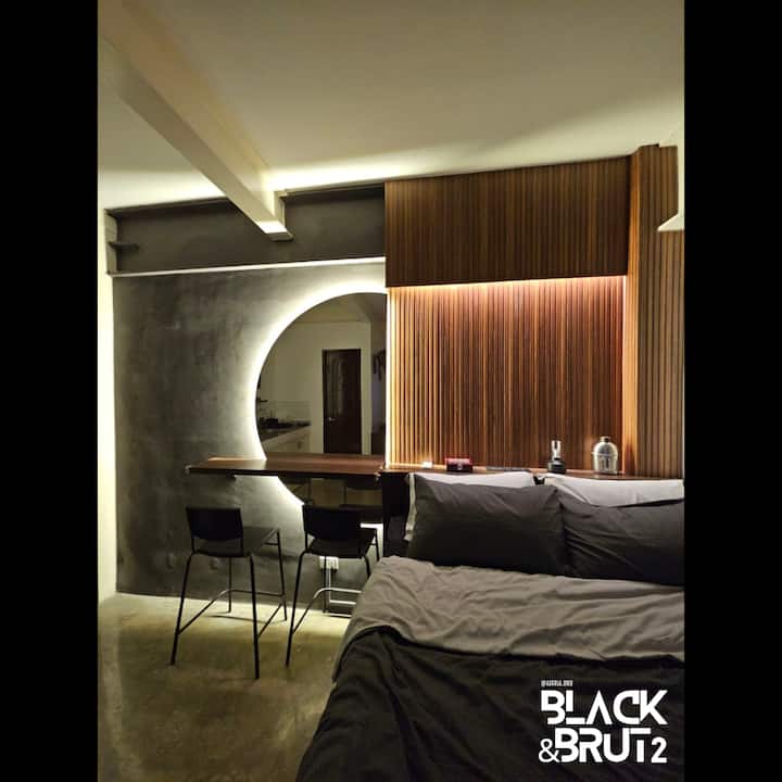 Classy Cavern W/ Hot Tub & Free Parking - Taguig