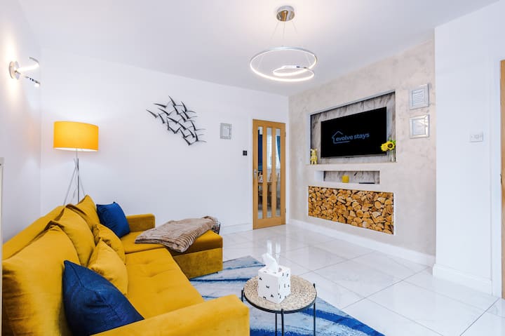 Driveway | Stylish & Modern Home In Altrincham - Aéroport de Manchester (MAN)