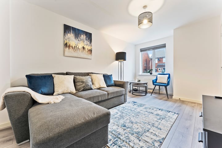 The Cerulean Manor City House| Parking|wifi - Coventry