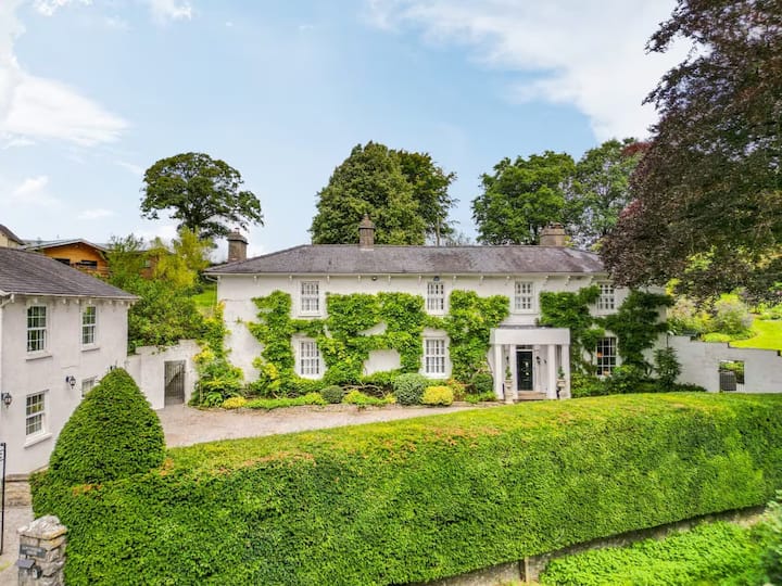 Cowbridge Manor House With Outdoor Swimming Pool - Vale of Glamorgan