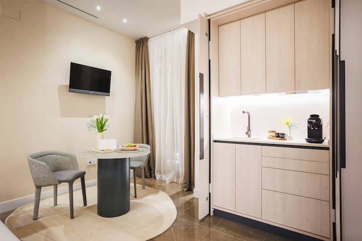 Good Game Corral Del Carbón 102 - Granada, España