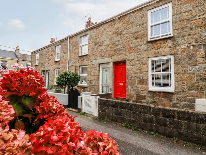 Pandora~lovely Seaside Cottage Sleeps 4~newlyn - Penzance