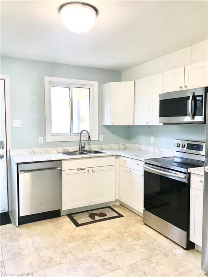 Private Room In Basement Only For Girls - North Bay