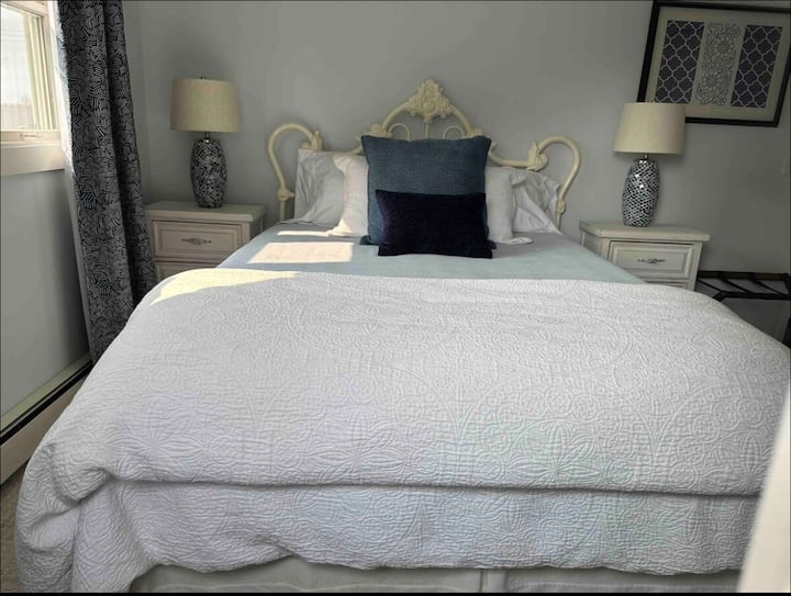 Guest House Sapphire Suite - Suttons Bay, MI