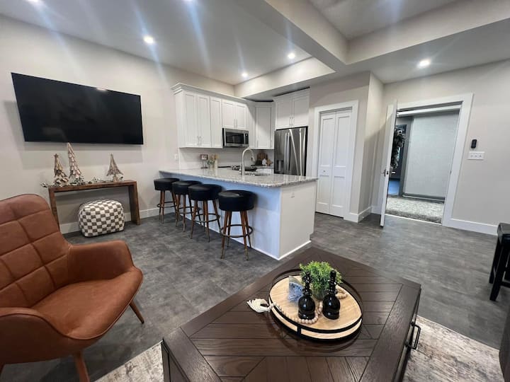 Luxury Apartment Suite 201 - Deer Lake, PA