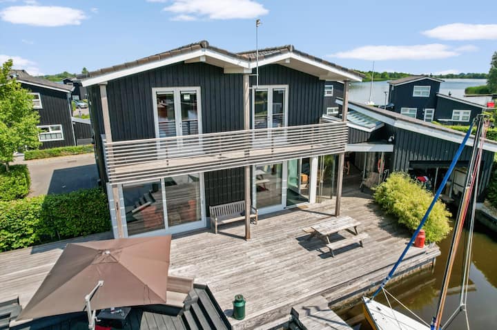 Luxe Familiehuis Met Haard Aan De Friese Meren - Friesland