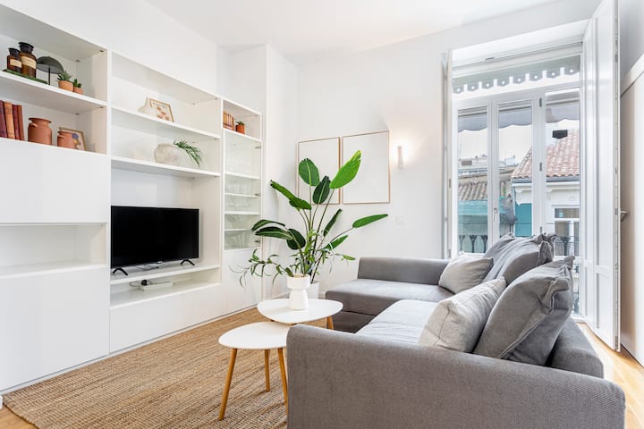 Central, Gym And Pool! · Seasonal Rental · B - Valencia
