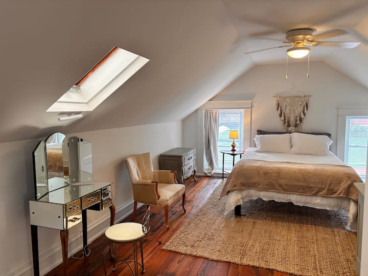 Charming & Cozy One Bedroom Apt. - Louisville, KY