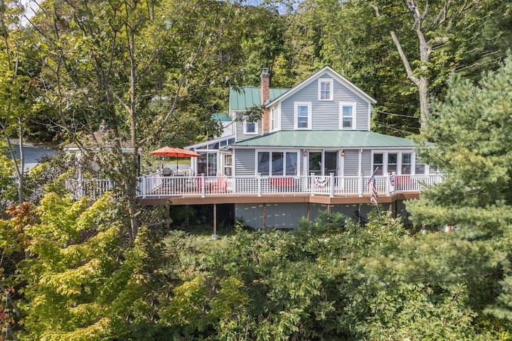 House With Dock On Lake Bomoseen - Castleton, VT