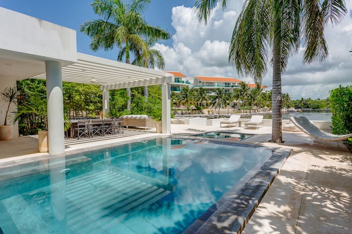 Oceanfront Luxury Villa • Pool & Dock• Concierge - Puerto Aventuras