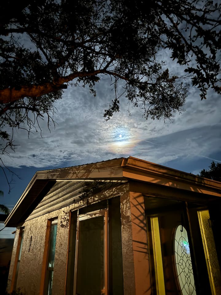 The Magical Portkey Inn - Hudson, FL