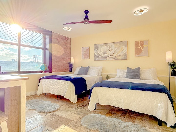 3 Bed Loft W/view, Clawfoot Tub, Kitchen & 75" Tv - Idaho Falls, ID