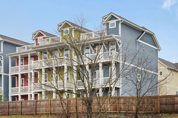 Lakeside Blues: Rooftop | Marina | Family Fun - Hendersonville, TN