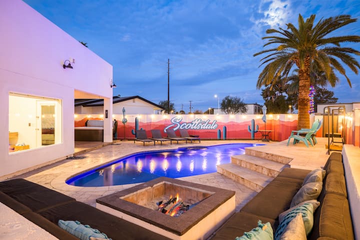 Ultimate Pub House: Pool & Games - Scottsdale, AZ