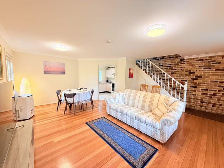 Spacious Home In Granville | Near Train Station - Toongabbie