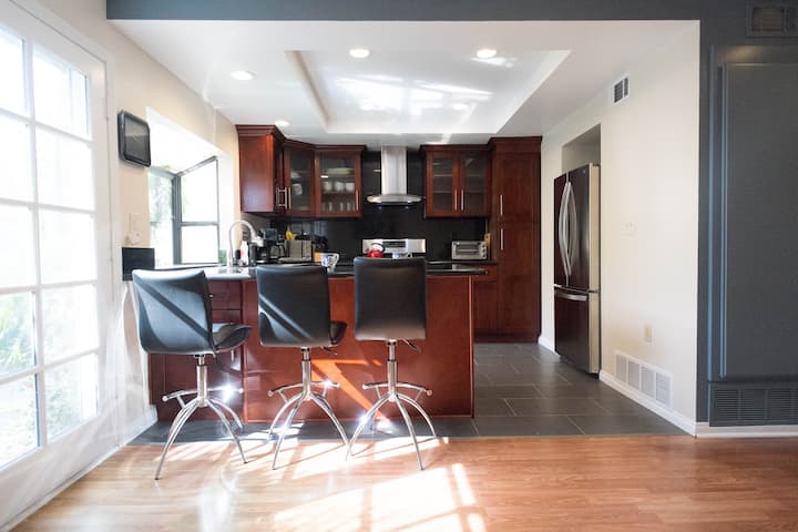 3br Townhouse By The Sea - Seal Beach, CA