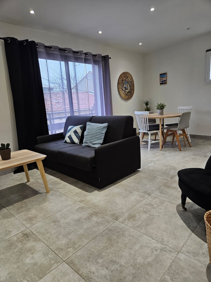 à 200m De La Plage Au Centre Ville Avec Parking - Le Grau-du-Roi