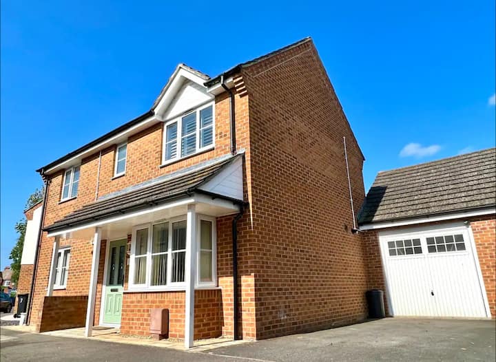 Single Room In Modern House - Portsmouth