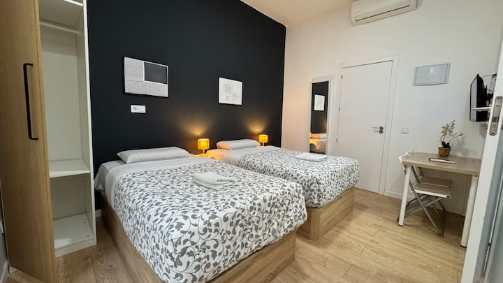 Estudio Twin 2 Personas- Baño Privado Y Cocina - Chueca