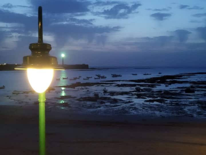 Paseo Romántico En Casco Antiguo - Cádiz