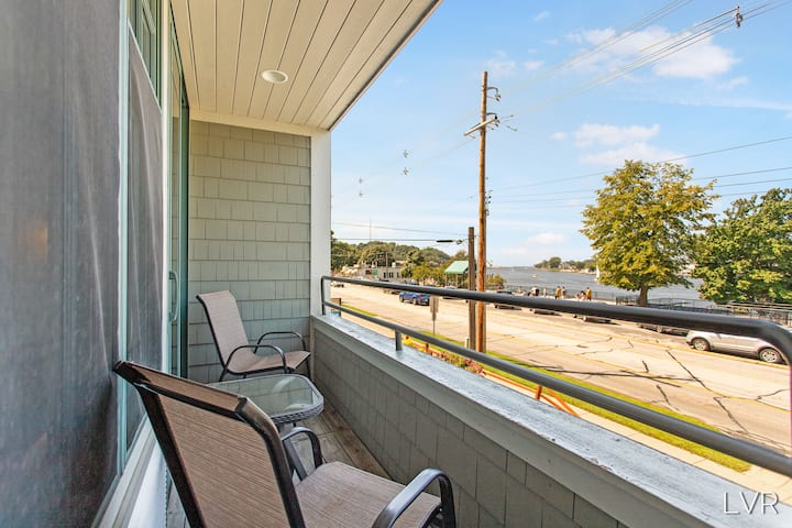 South Harbor Hideaway Water View - Grand Haven, MI