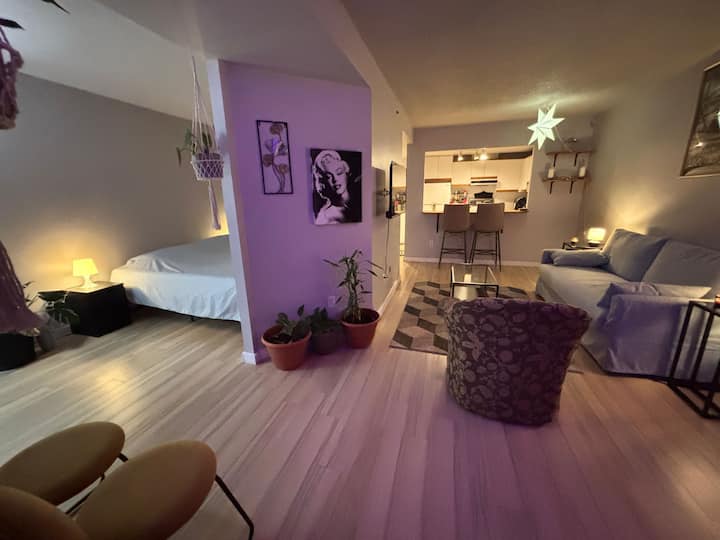 Downtown Retreat – Studio + Pkg - Halifax