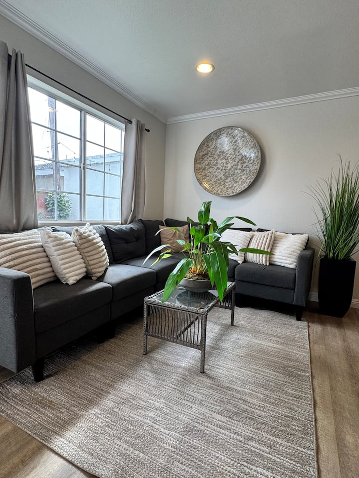 Charming Guesthouse W/patio - Torrance