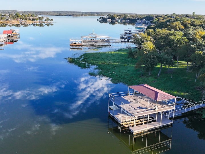 Lakefront Retreat | Sleeps 11+ - Brownwood, TX
