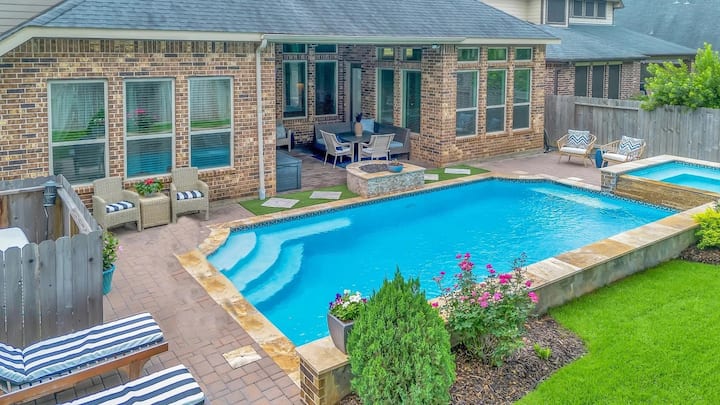 Luxury 4bd /3 Bth Home W/pool & Hot Tub! - Tomball, TX