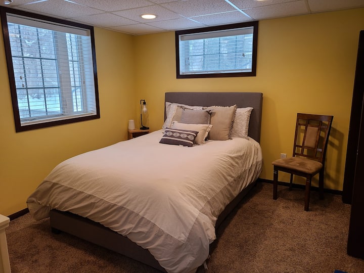 Spacious Room With Private Bath - Iowa City, IA