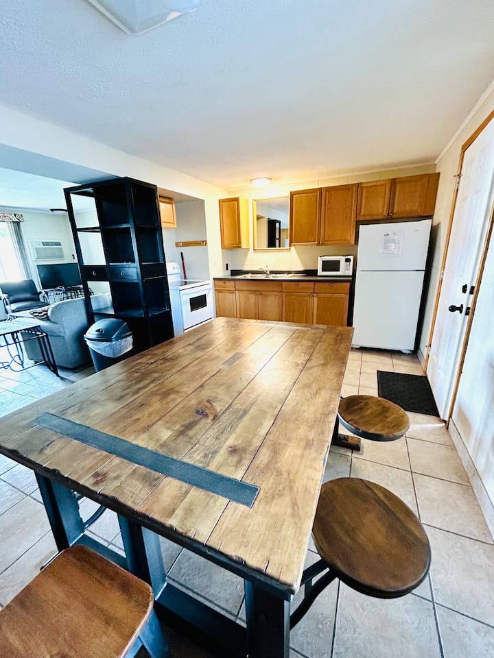 Lakeside Retreat At Silver Sands – 2br Condo Rm#5 - Pentwater, MI
