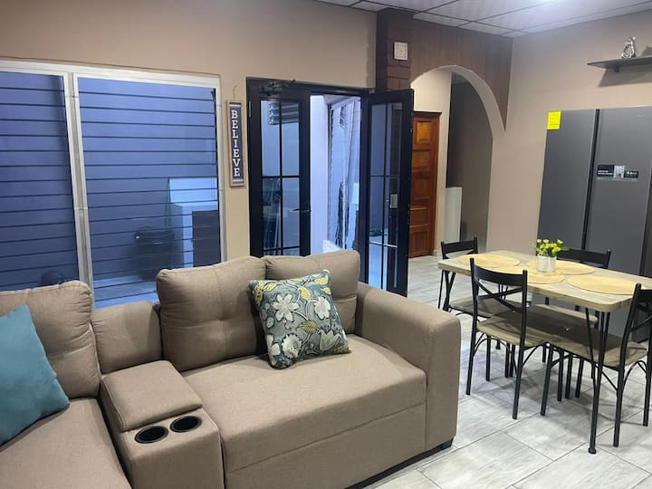 Santaneca Vacation Home - Santa Ana