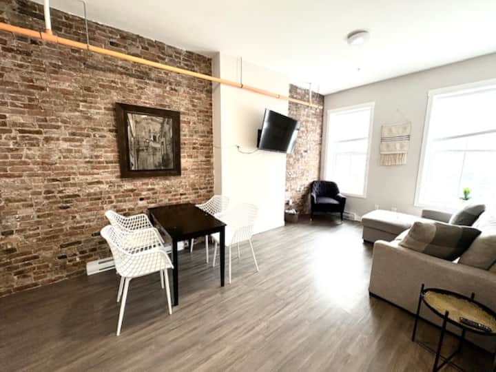 Prime Uptown Location-beautiful 3 Bed Unit - Saint John