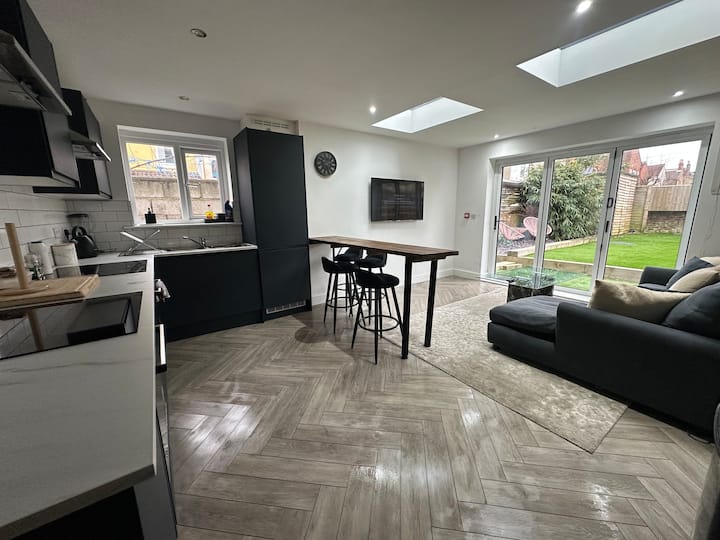 Cosy, Snug Room - Portsmouth